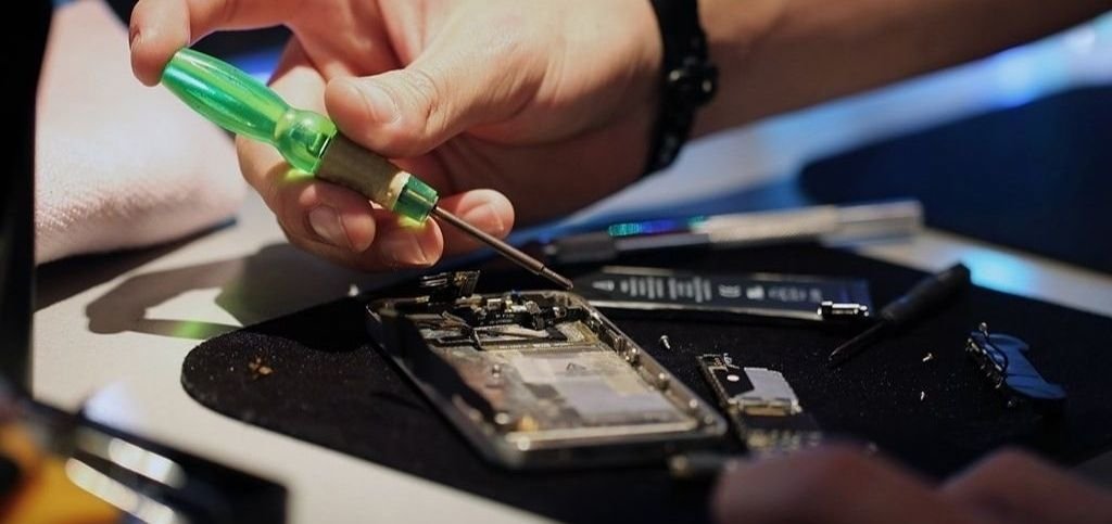 Best Tips for Maintaining Your Mobile Phone in 2023 - TechKnowable