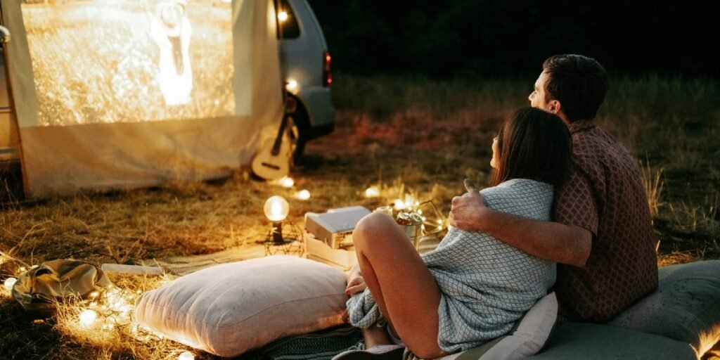 How to Perfectly Host a Backyard Movie Night on a Budget - TechKnowable