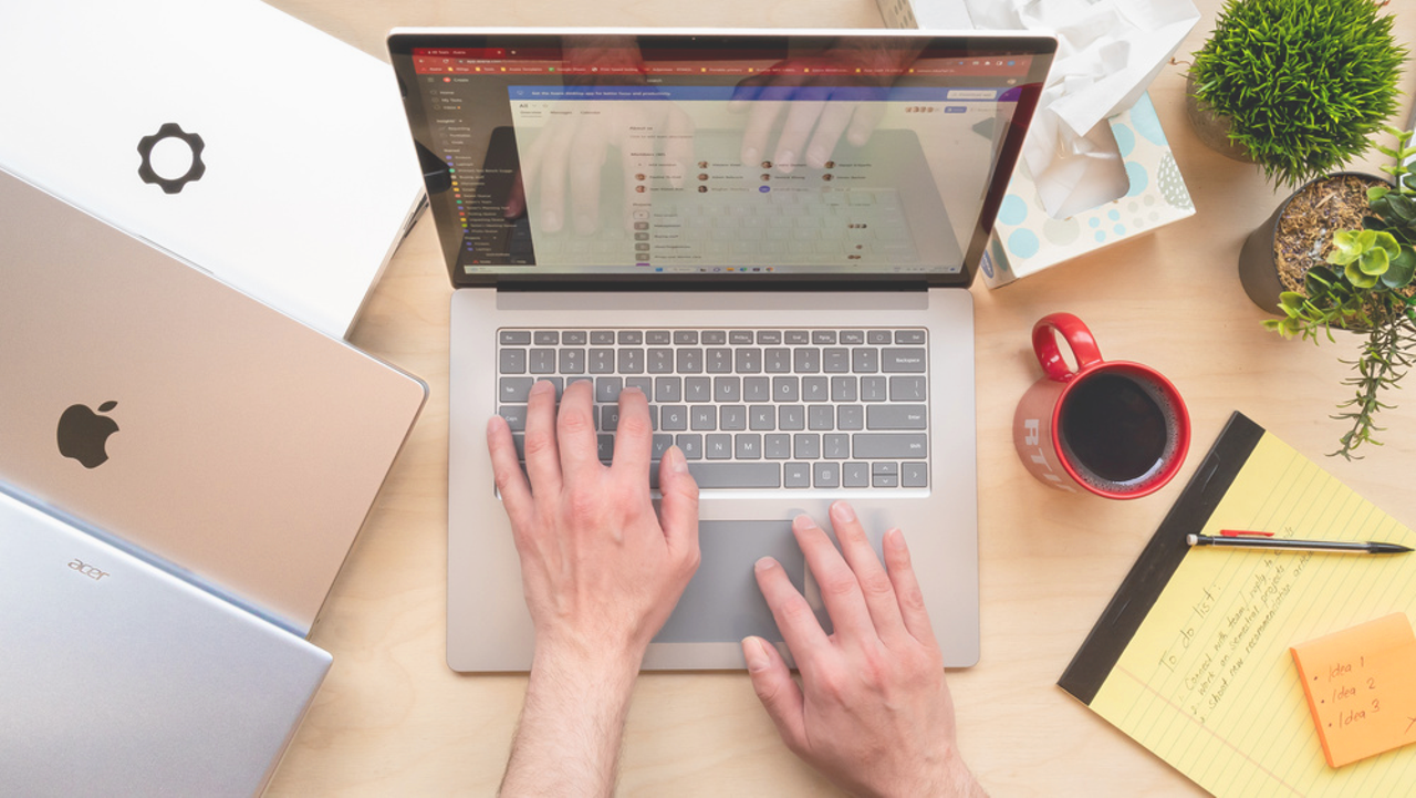 How to Choose the Right Laptop for Remote Work in 2025 - TechKnowable